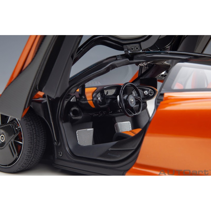 76088 McLaren Speedtail volcano orange autoart