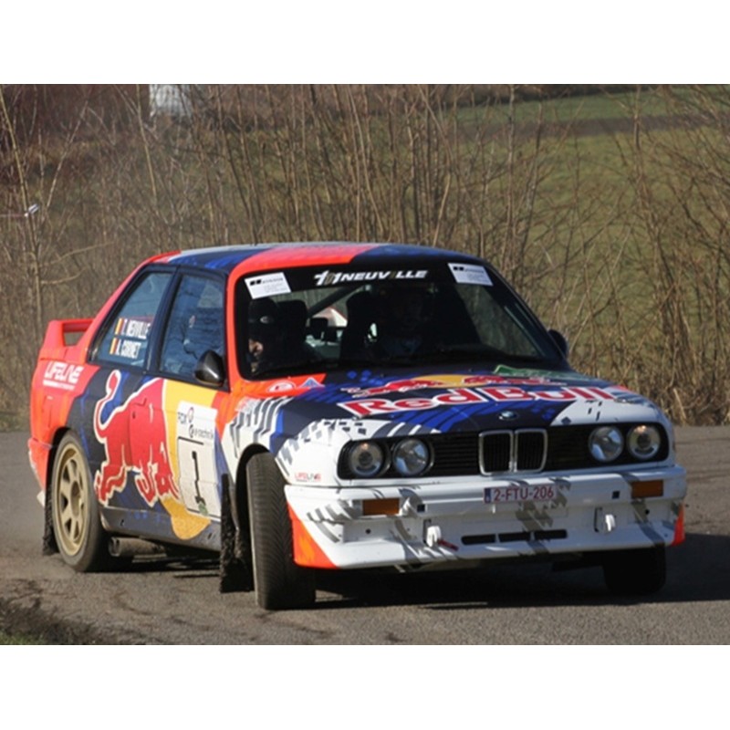 18RMC23922 BMW M3 E30 RED BULL No1 Boucles de Spa 2025 Neuville IXO
